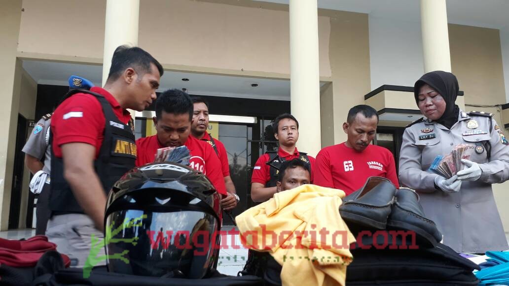 TIM ANTI BANDIT POLRESTABES SURABAYA RINGKUS TIGA PERAMPOK ANTAR ...