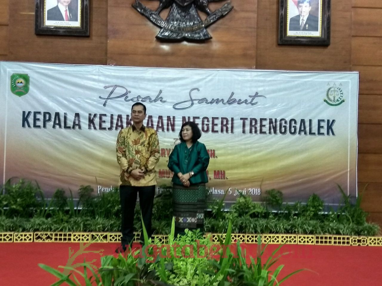 UMARYADI RESMI TINGGALKAN JABATAN SEBAGAI KAJARI TRENGGALEK - Wagata Berita