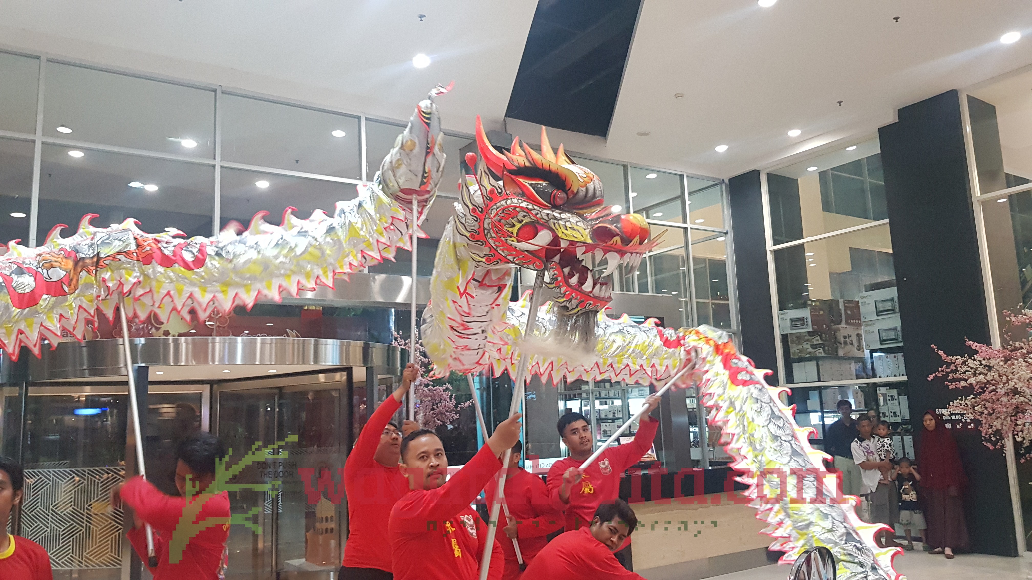 PERAYAAN IMLEK 2020 TARI NAGA ALIAS LIONG JUGA DIPENTASKAN - Wagata Berita